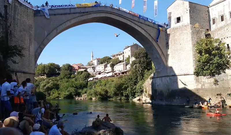 Kazić i Krnić pobjednici, 456. skokovi sa Starog mosta protekli u odličnoj atmosferi - TuzlaInfo.ba