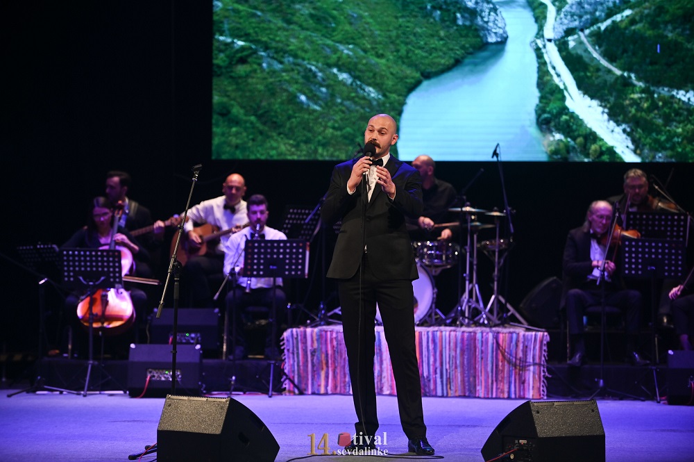 14. Festival sevdalinke u Tuzli: Plaketu "Safet Isović" osvojio Filip ...