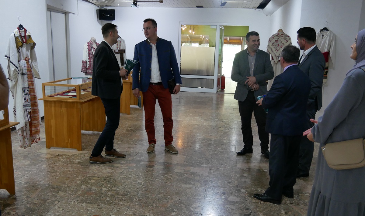 BKC TK: Otvorena izložba “Stare i rijetke knjige iz historije i ...