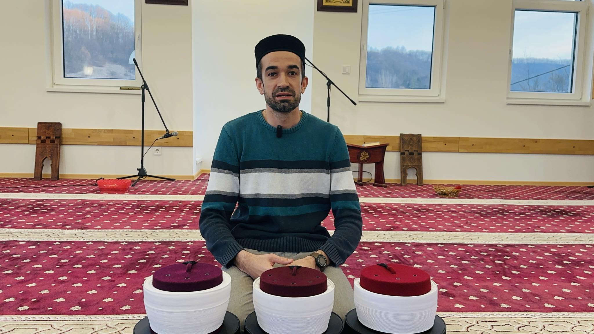 Tuzla: Efendija Edib Avdić čuva tradiciju izrade ahmedija za imame ...