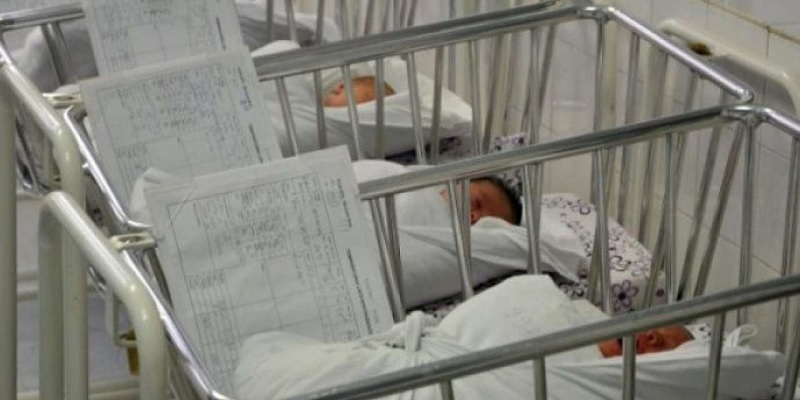 Prvo novorođenče u UKC Tuzla u 2025. godini je dječak Adin - TuzlaInfo.ba