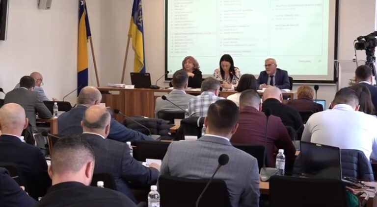 Danas sjednica Gradskog vijeća Tuzla: Od javnih preduzeća do političkih ...